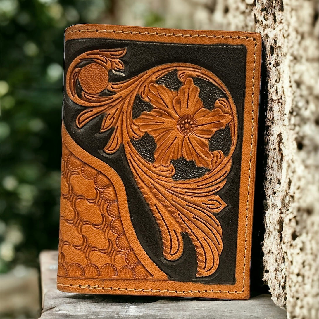 FLOWER HAND TOOLED TRIFOLD WALLET – Corral Western Wear